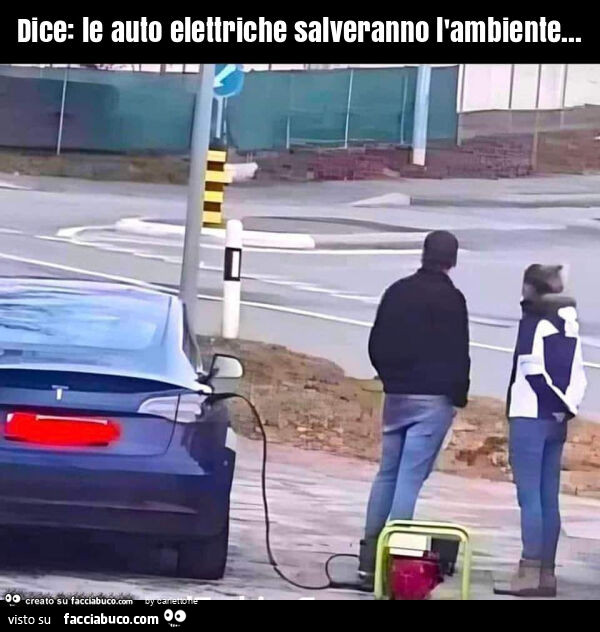Tutti i meme sulle Auto elettriche - Facciabuco.com