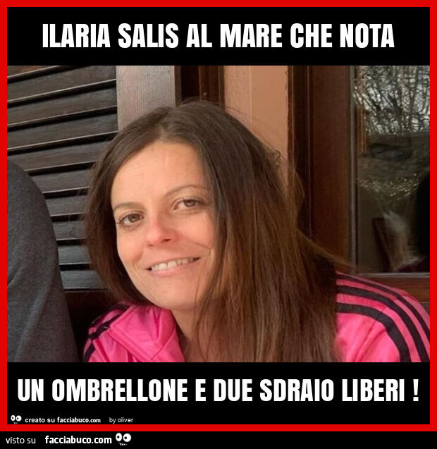 Ilaria salis al mare che nota un ombrellone e due sdraio liberi ...